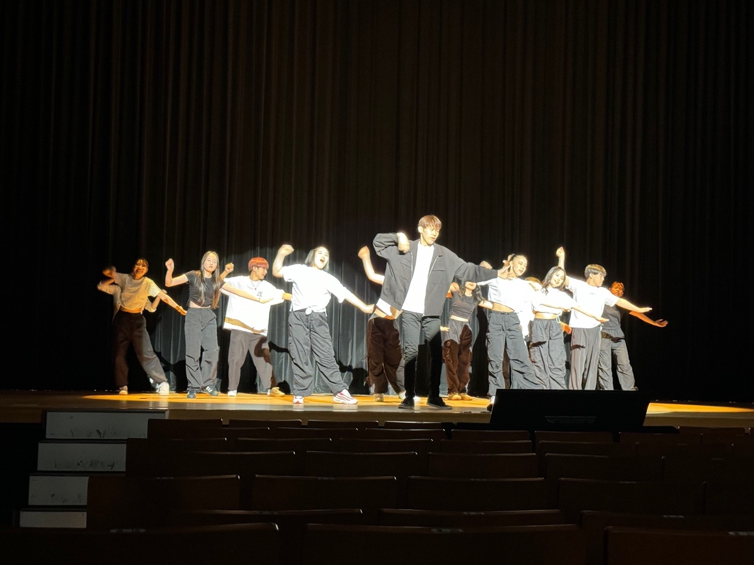 「ダンスサークルLit Crew」の活動紹介！ – 名古屋産業大学 現代ビジネス学部
